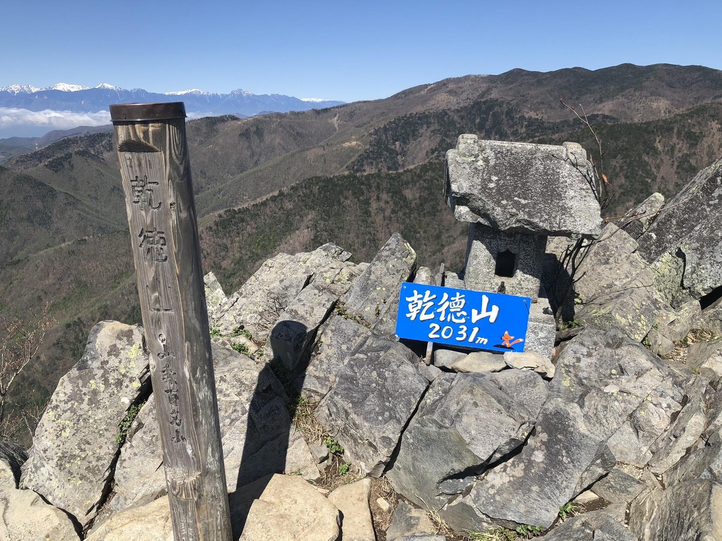 岩登のち晴天:乾徳山 / TMYさんの乾徳山・黒金山の活動データ | YAMAP / ヤマップ