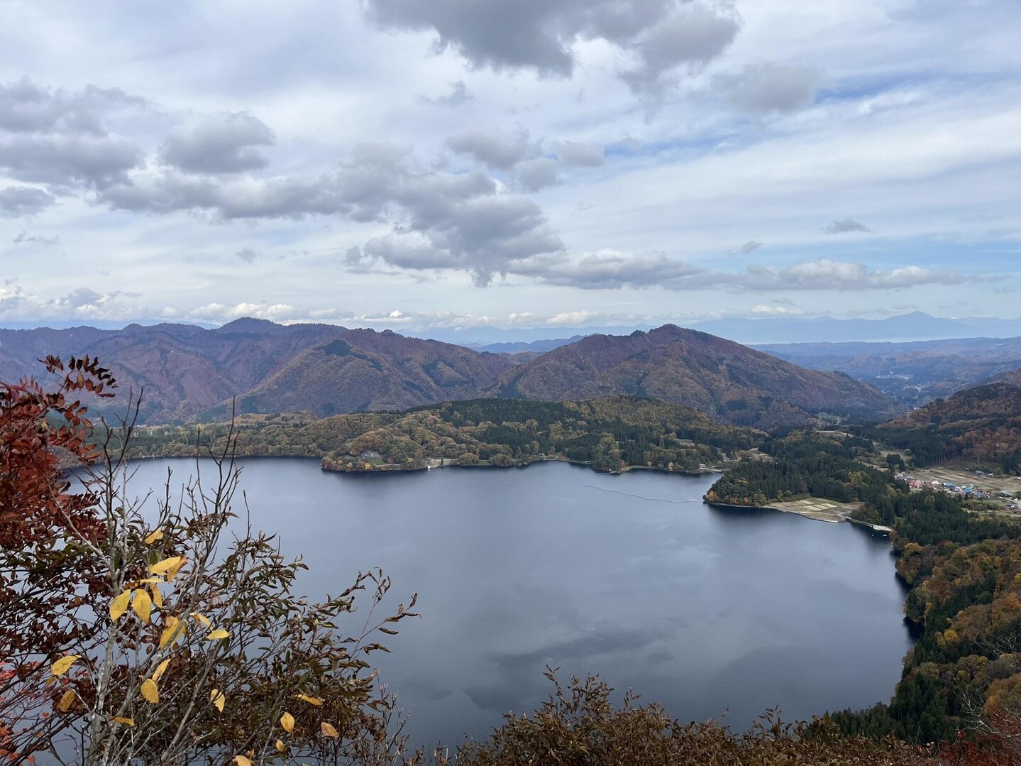 今日は沼沢湖一周してきました。 紅葉🍁... / カメだよ1960さんのモーメント | YAMAP / ヤマップ