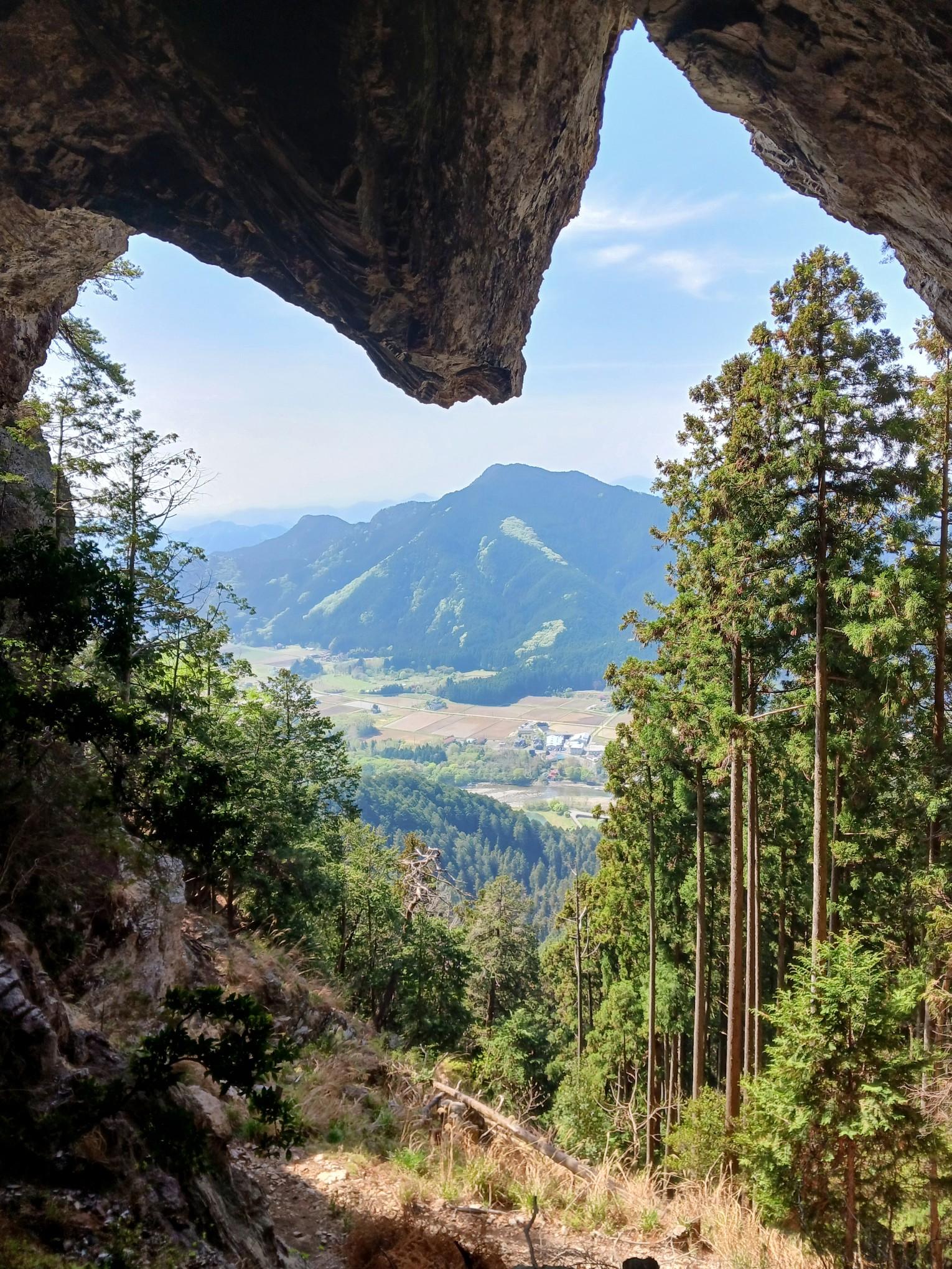 猫穴に入らずんば猫子を得ず😼？ / hiroさんの二股山・岩山の活動データ | YAMAP / ヤマップ