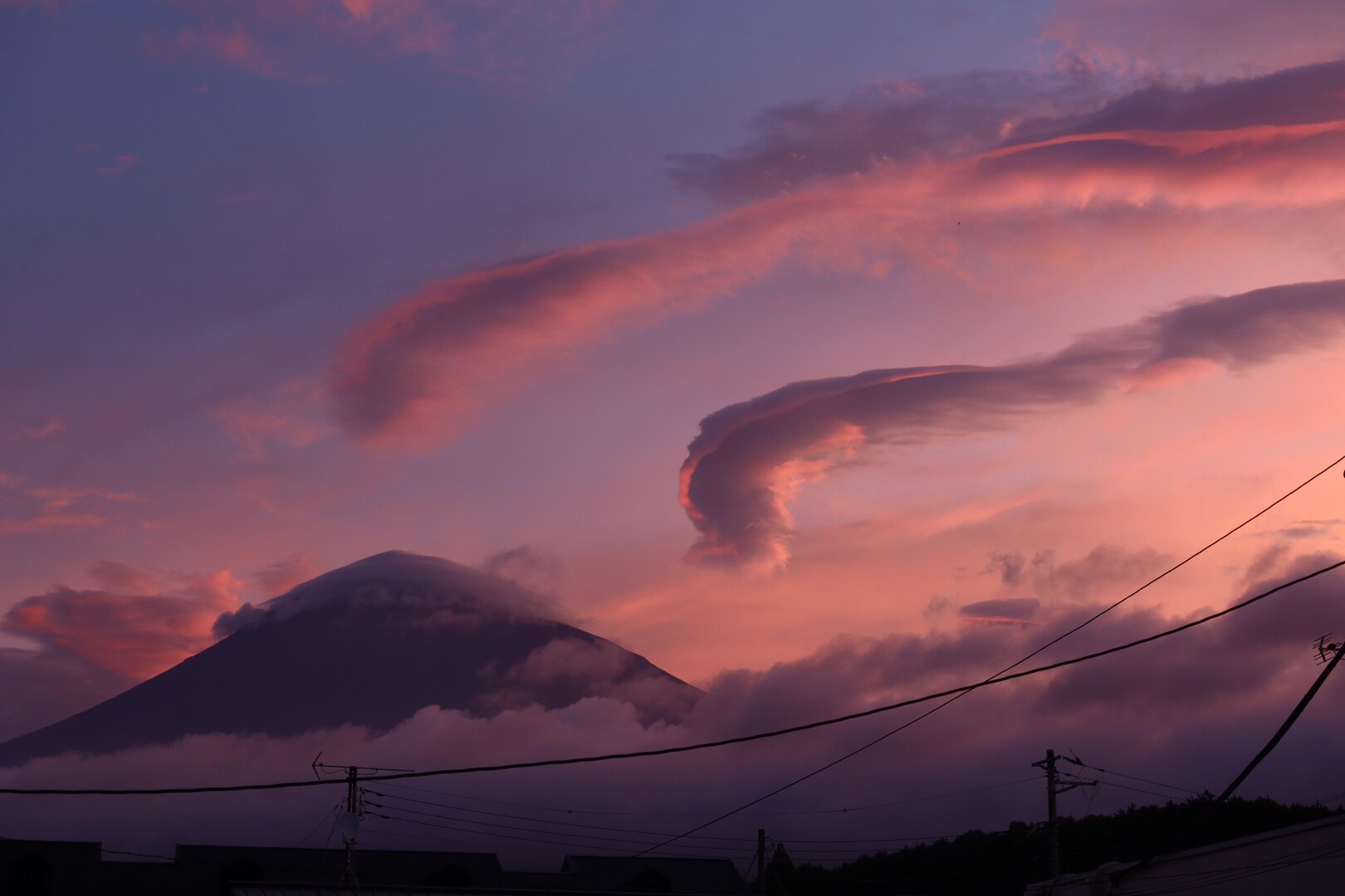 【①笠雲富士山と②吊るし雲のコラボ撮った... / kunsanさんのモーメント | YAMAP / ヤマップ