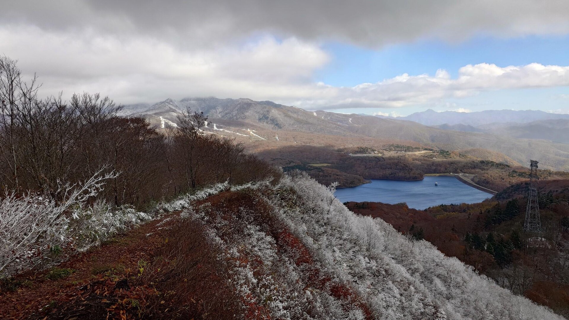 紅葉狩りのつもりが雪だった。尼ヶ禿山 / s_nakanoさんの武尊山・鹿俣山・尼ヶ禿山の活動データ | YAMAP / ヤマップ