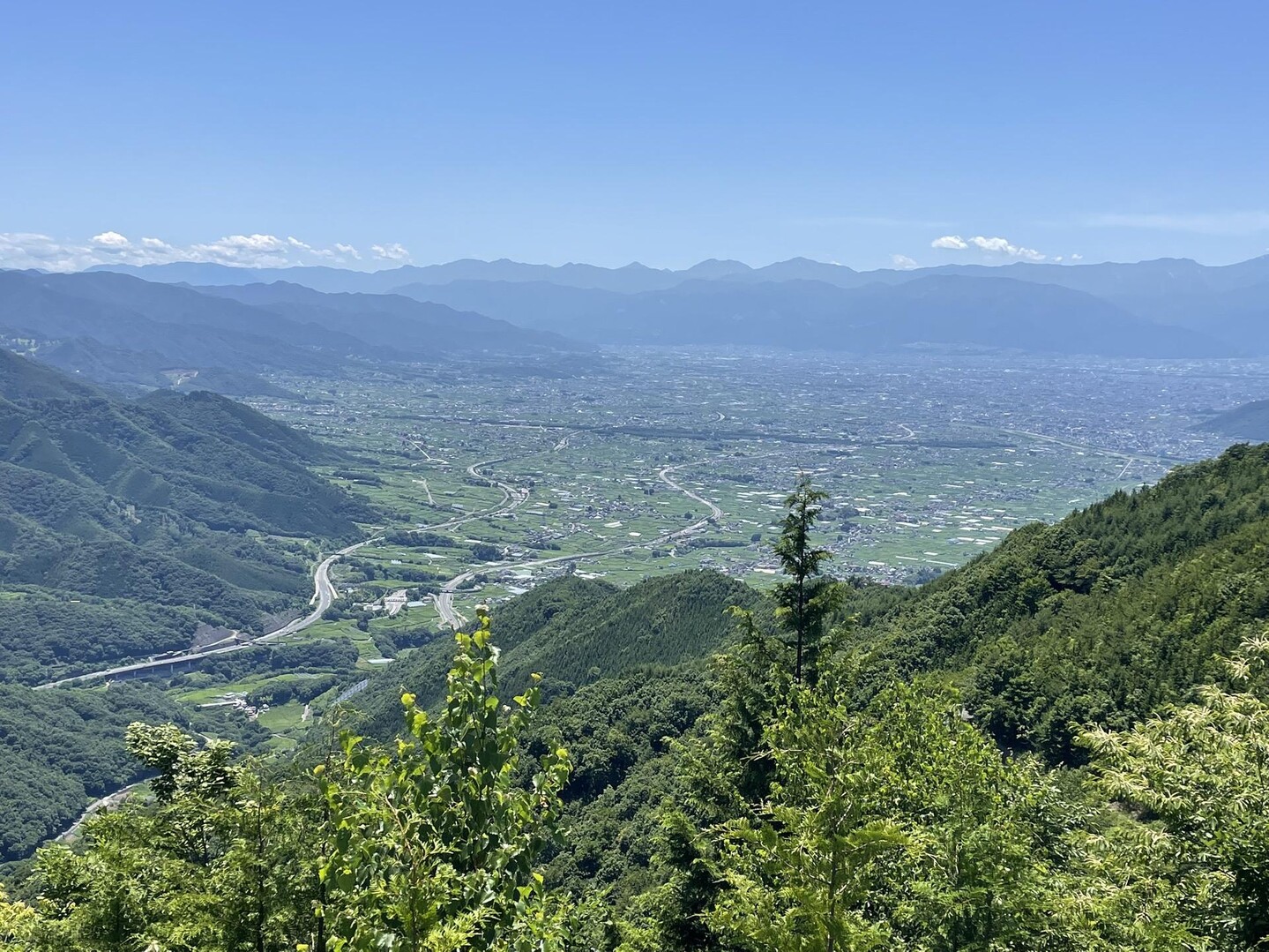 葡萄畑へ続く道（大菩薩登山口〜勝沼ぶどう郷） / yuさんの甲州高尾山・宮宕山・源次郎岳の活動データ | YAMAP / ヤマップ