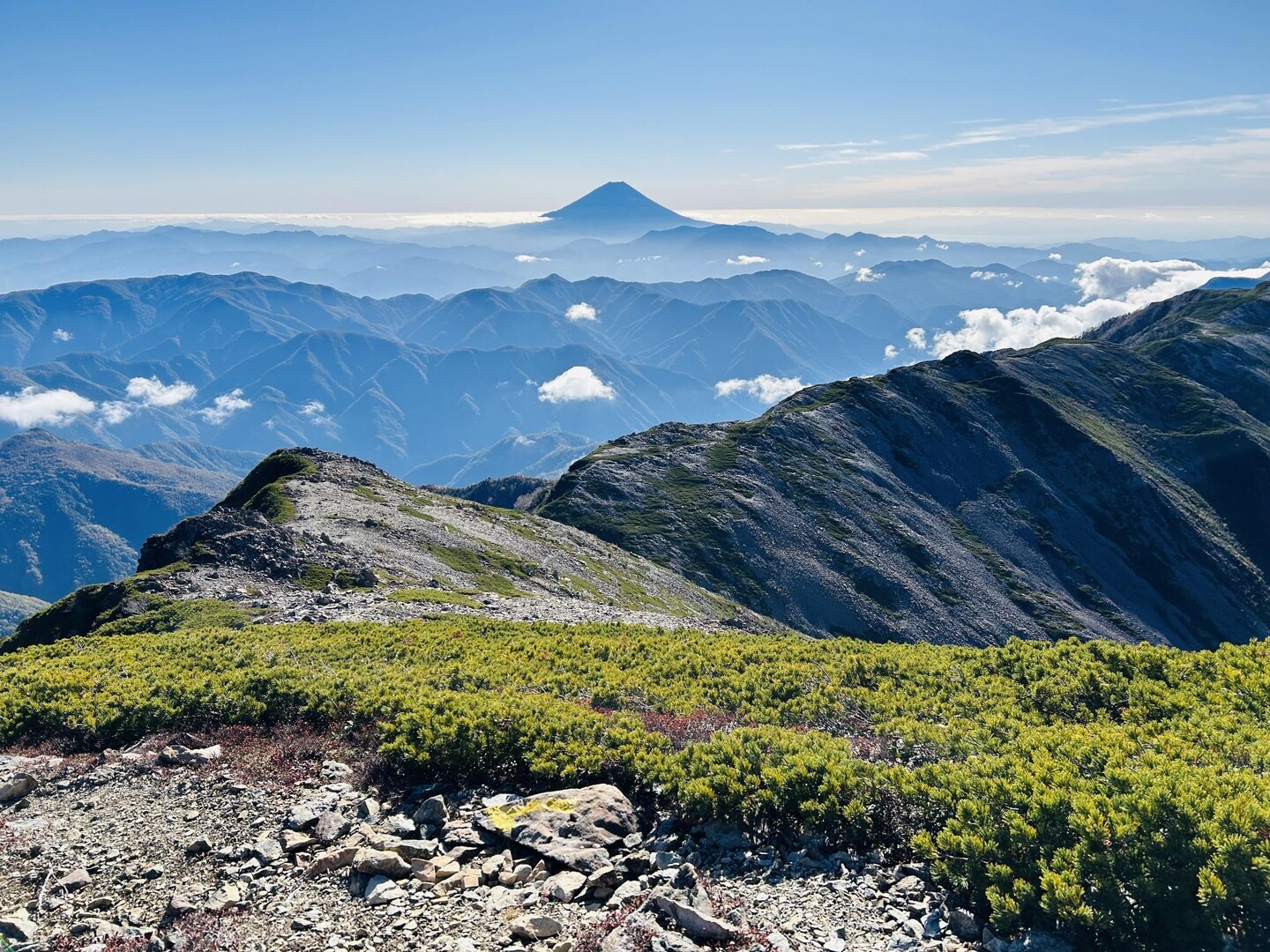 秋晴れの白峰南稜を歩く（広河内岳〜笹山） / cha-kunさんの黒河内岳（笹山）・白河内岳・白剥山の活動データ | YAMAP / ヤマップ