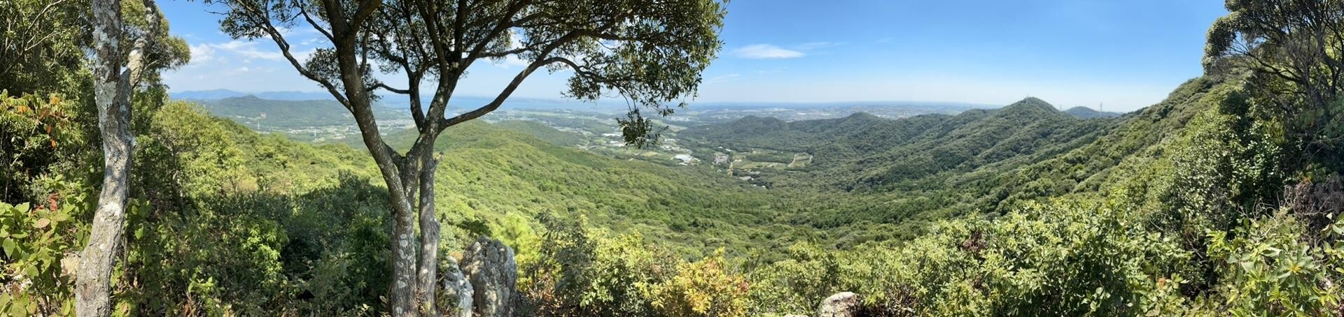 今日もトボトボウォーキングにチョッコシラン。さらに相方がついてきた。 / yuziさんの坊ヶ峰・石巻山・神石山・葦毛湿原の活動データ | YAMAP / ヤマップ