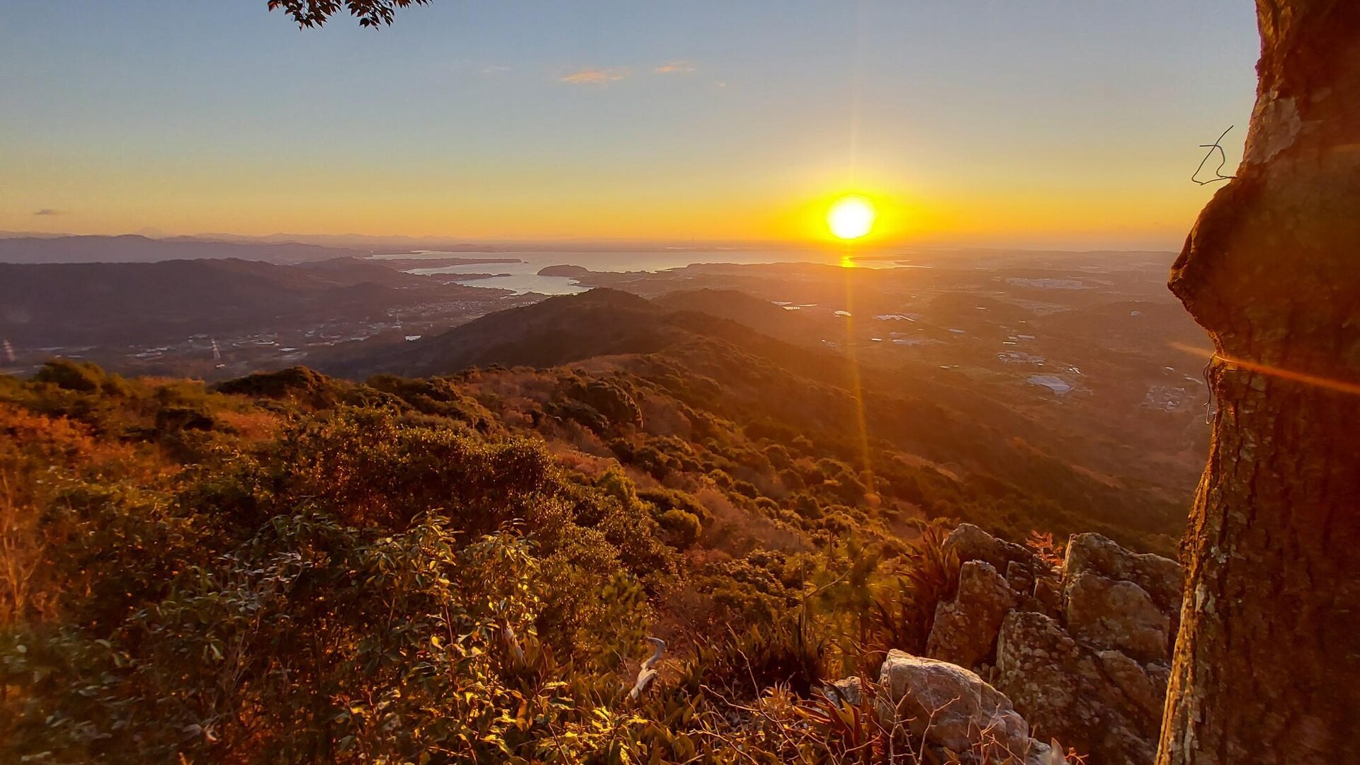 今年もパラダイスで初日の出🆕🌄 / piropiroさんの坊ヶ峰・石巻山・神石山・葦毛湿原の活動データ | YAMAP / ヤマップ