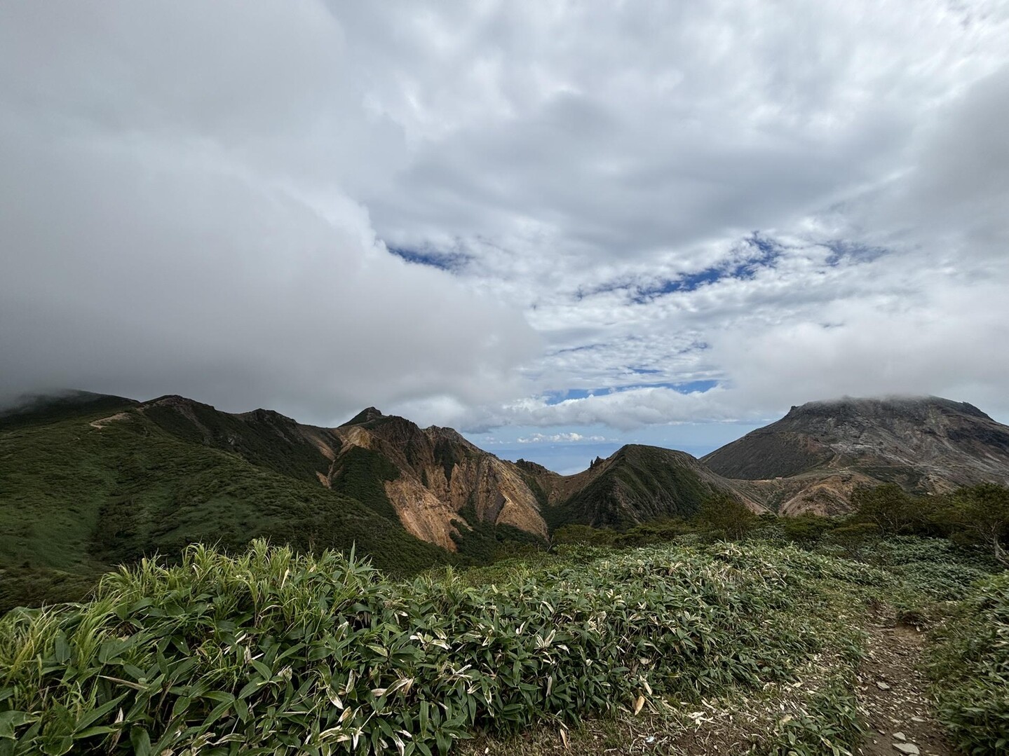 峠の茶屋P〜茶臼岳〜朝日岳〜隠居倉〜三斗温泉大黒屋泊〜那須岳避難小屋〜峠の茶屋P周回 / zyさんの茶臼岳（那須岳）・三本槍岳・赤面山の活動データ | YAMAP / ヤマップ