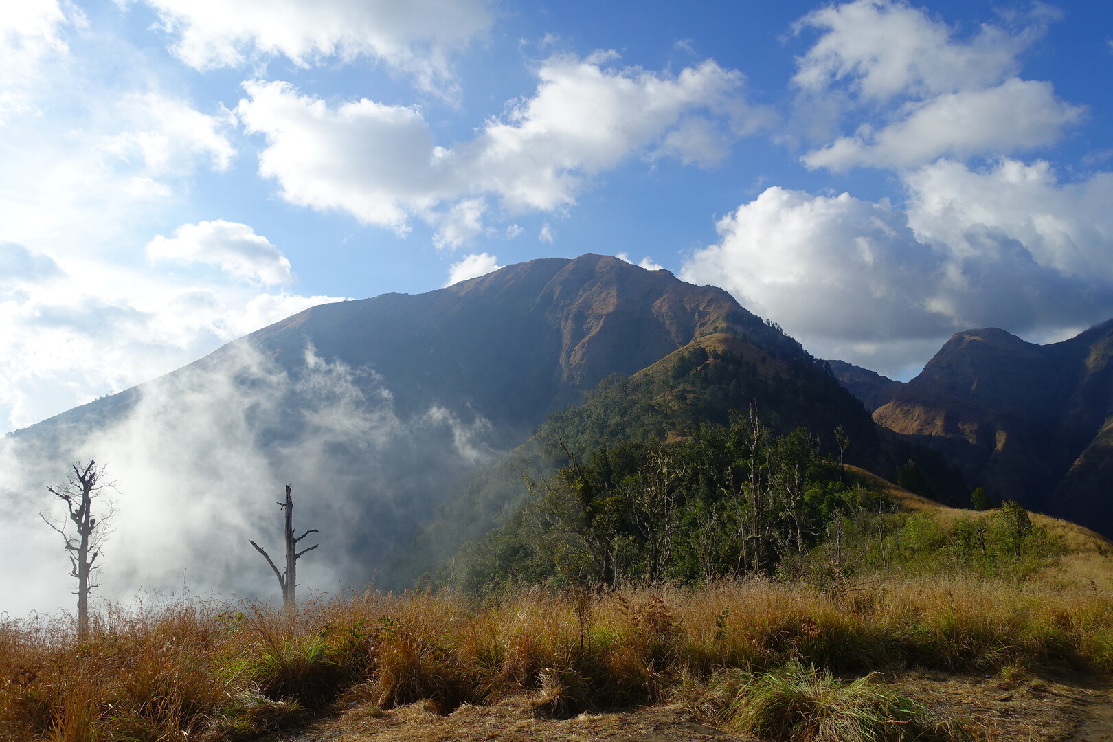 2019-10-02.3 リンジャニ山 Gn.Rinjani - Tetebatu Village / Gn.Timanuk (2946m ...