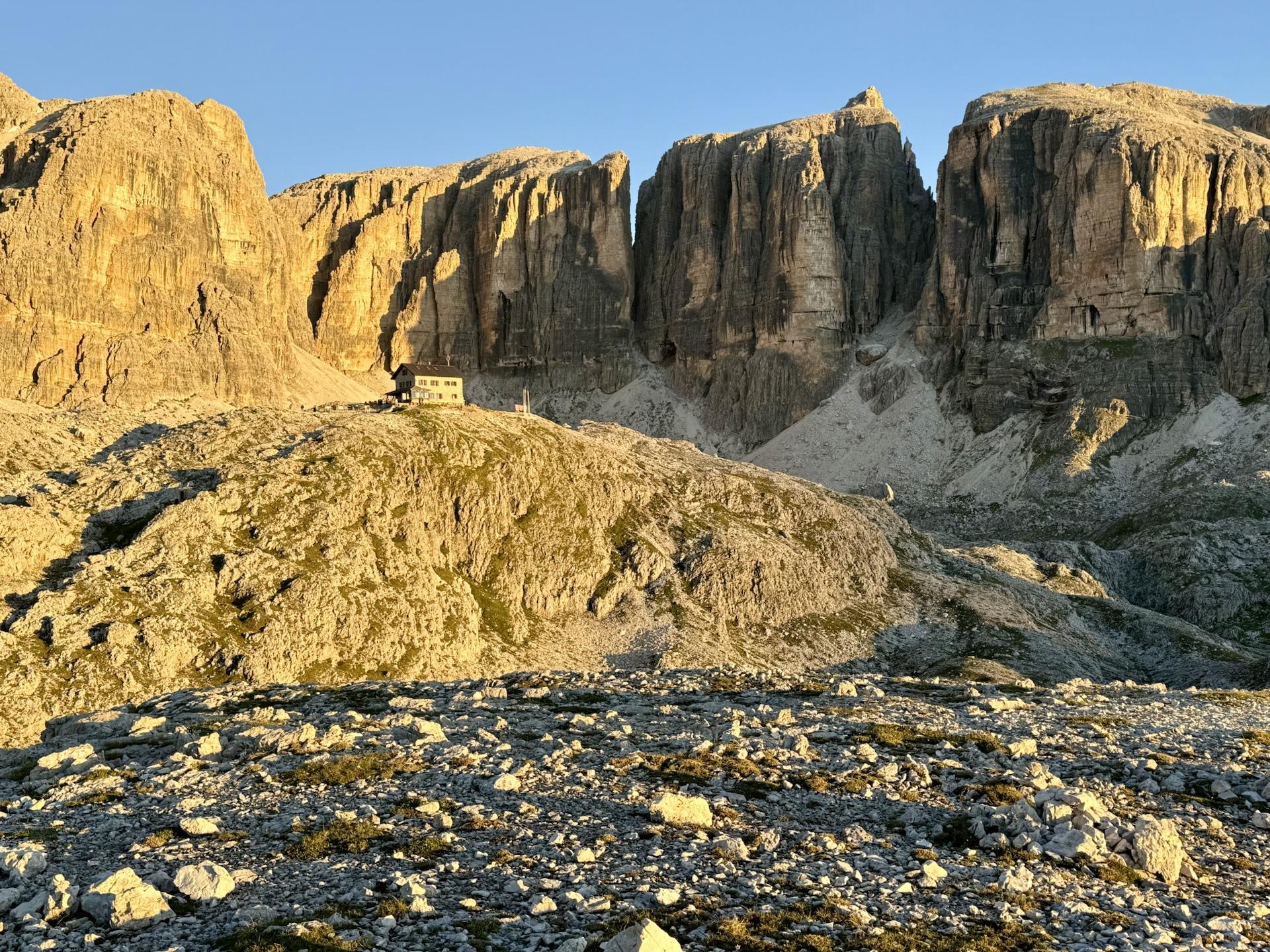 ドロミテday4 コストナー小屋泊 / 飴たんさんのアルタヴィア1 北部の活動データ | YAMAP / ヤマップ