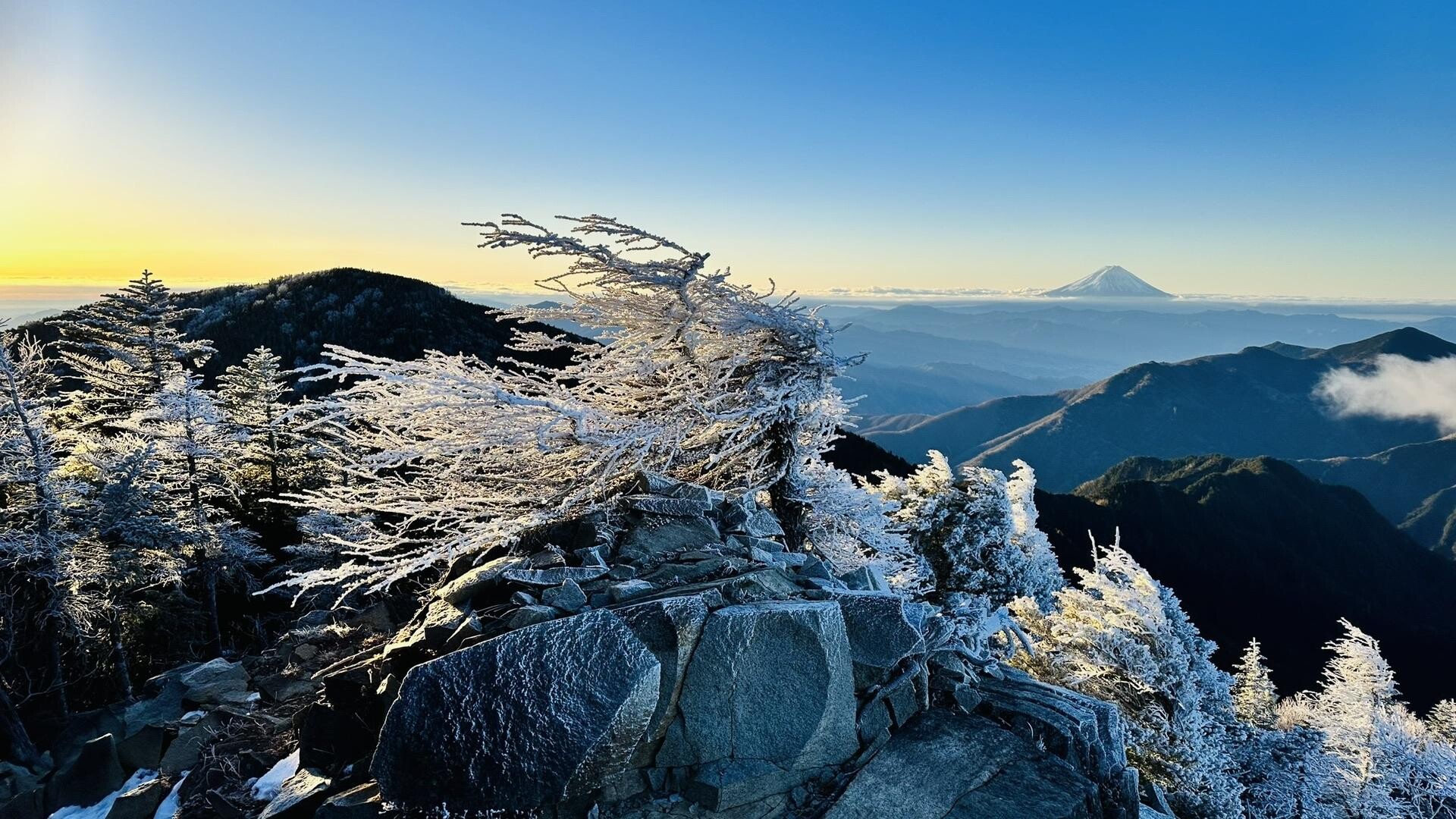 テン泊デビューでヤマ時間堪能／道の駅みとみ〜木賊山〜甲武信小屋🏕️〜甲武信ヶ岳〜破風山〜雁坂嶺〜雁坂峠〜周回 / otouさんの甲武信ヶ岳の活動データ | YAMAP / ヤマップ