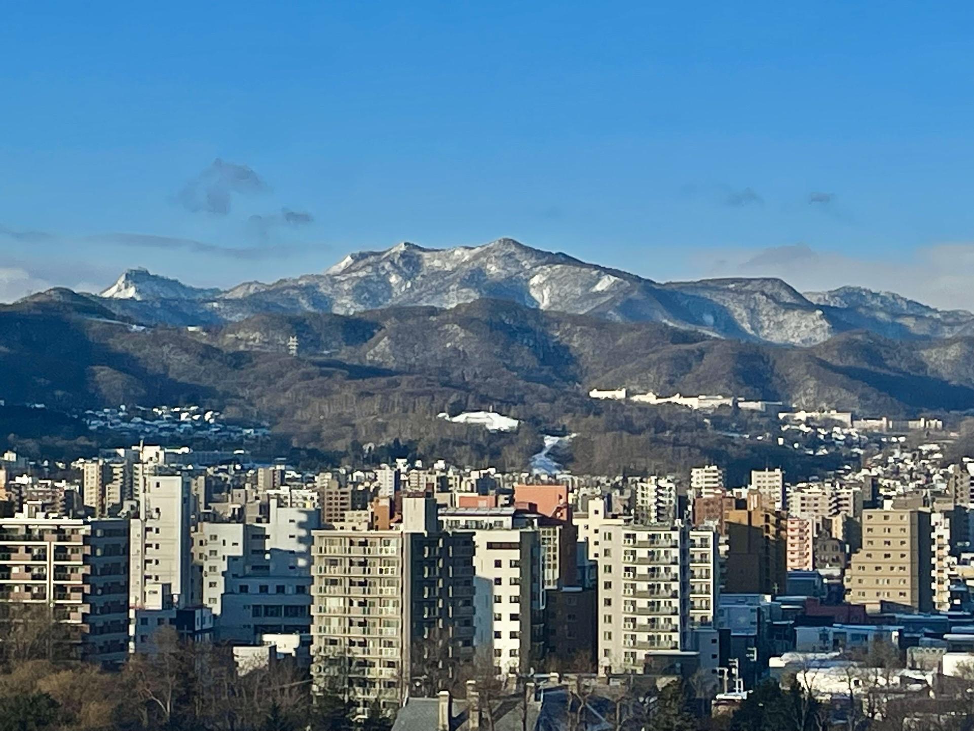 健康診断の朝。 窓の正面に百松沢山がくっ... / TETSUさんのモーメント | YAMAP / ヤマップ