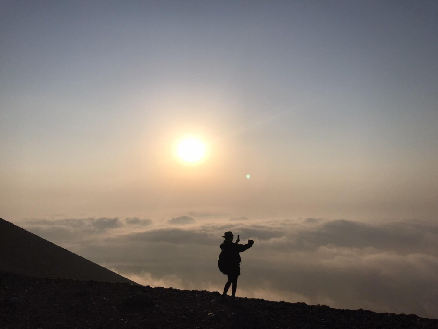 幻想的な朝...樽前山（東山）・北山(932峰) / K.TANAKAさんの樽前山・風不死岳の活動データ | YAMAP / ヤマップ