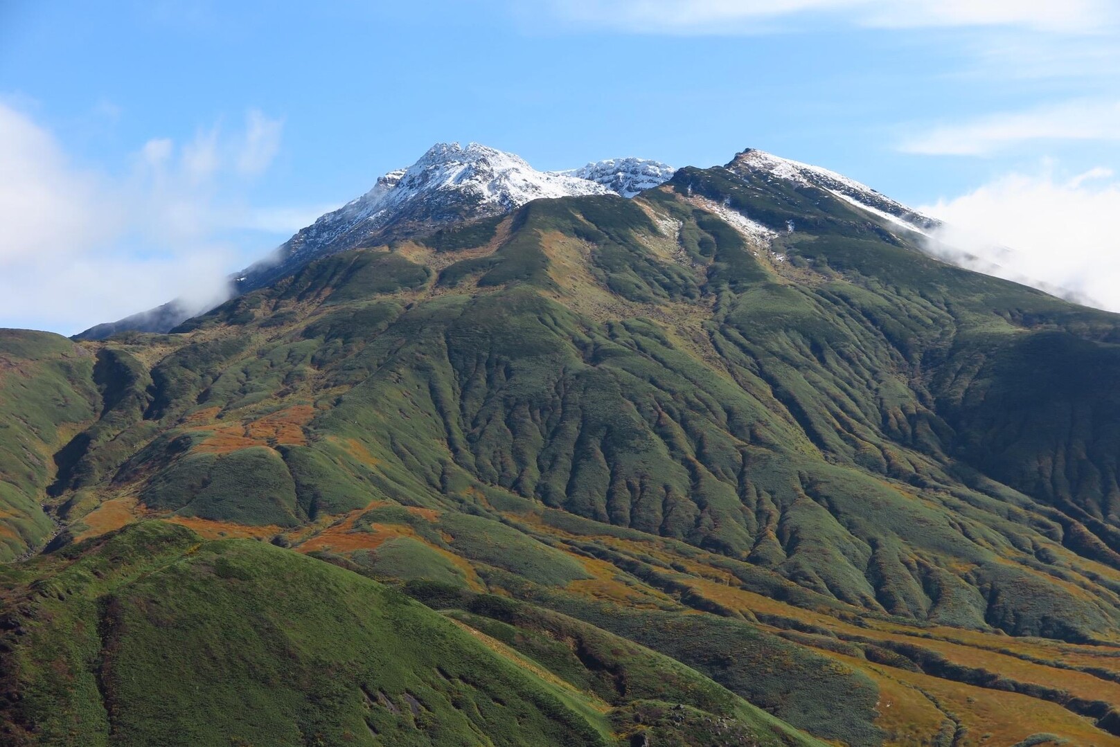 初冠雪の鳥海山 / suzurecoさんの鳥海山・七高山・笙ヶ岳の活動データ | YAMAP / ヤマップ