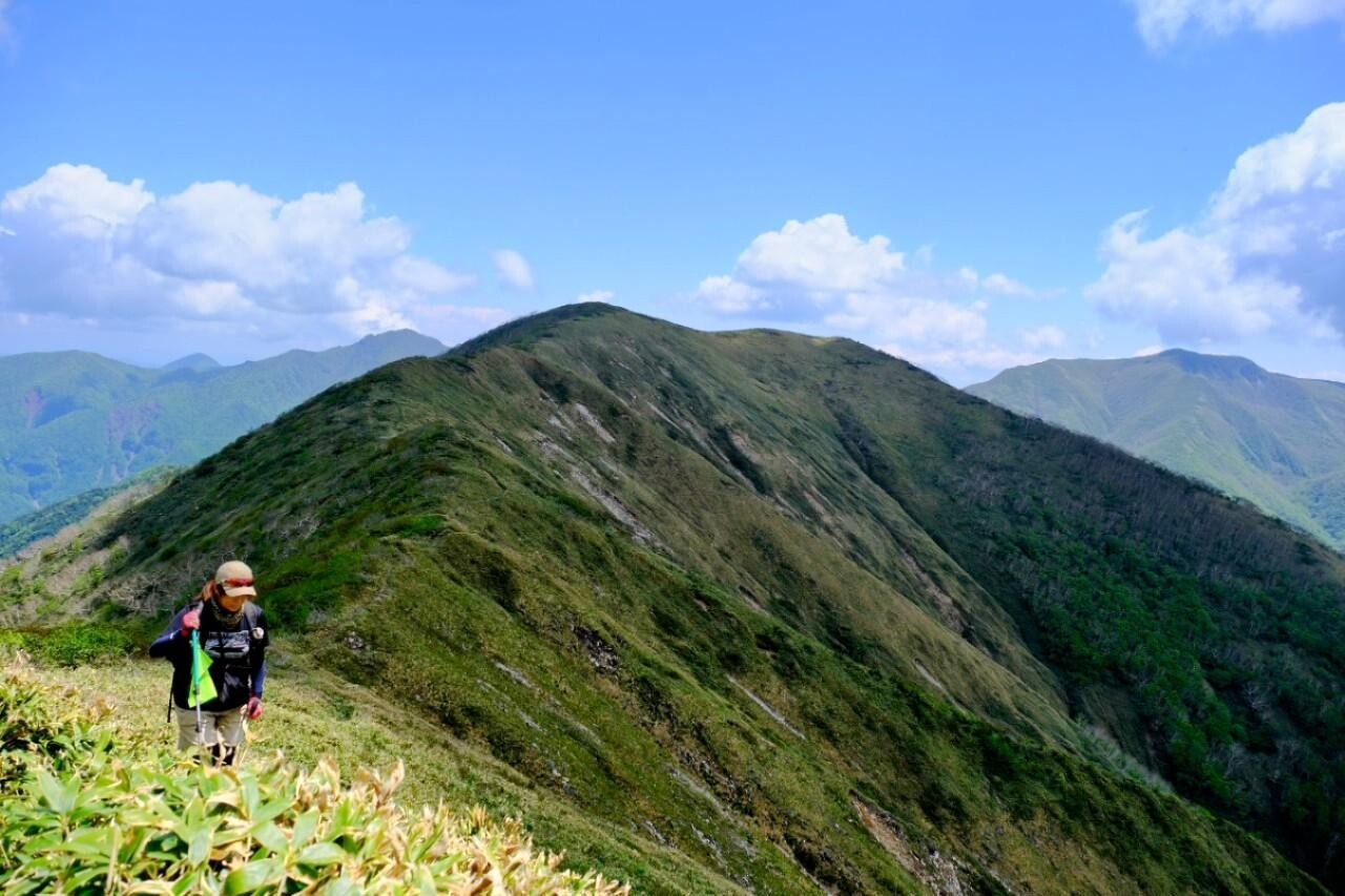 流石山・大倉山・三倉山 裏那須稜線歩き / moroさんの茶臼岳（那須岳）・三本槍岳・赤面山の活動データ | YAMAP / ヤマップ